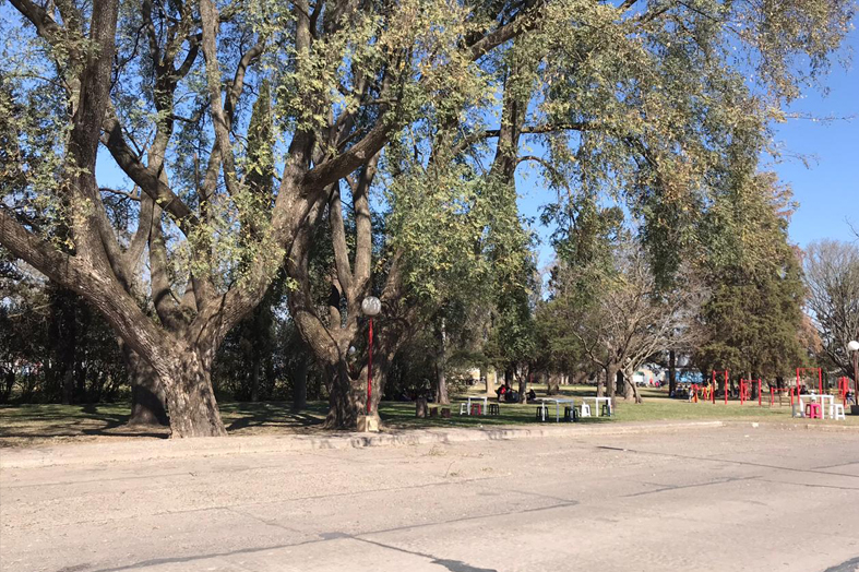 A pesar de la habilitación, parques y plazas lucieron vacíos el día de ...